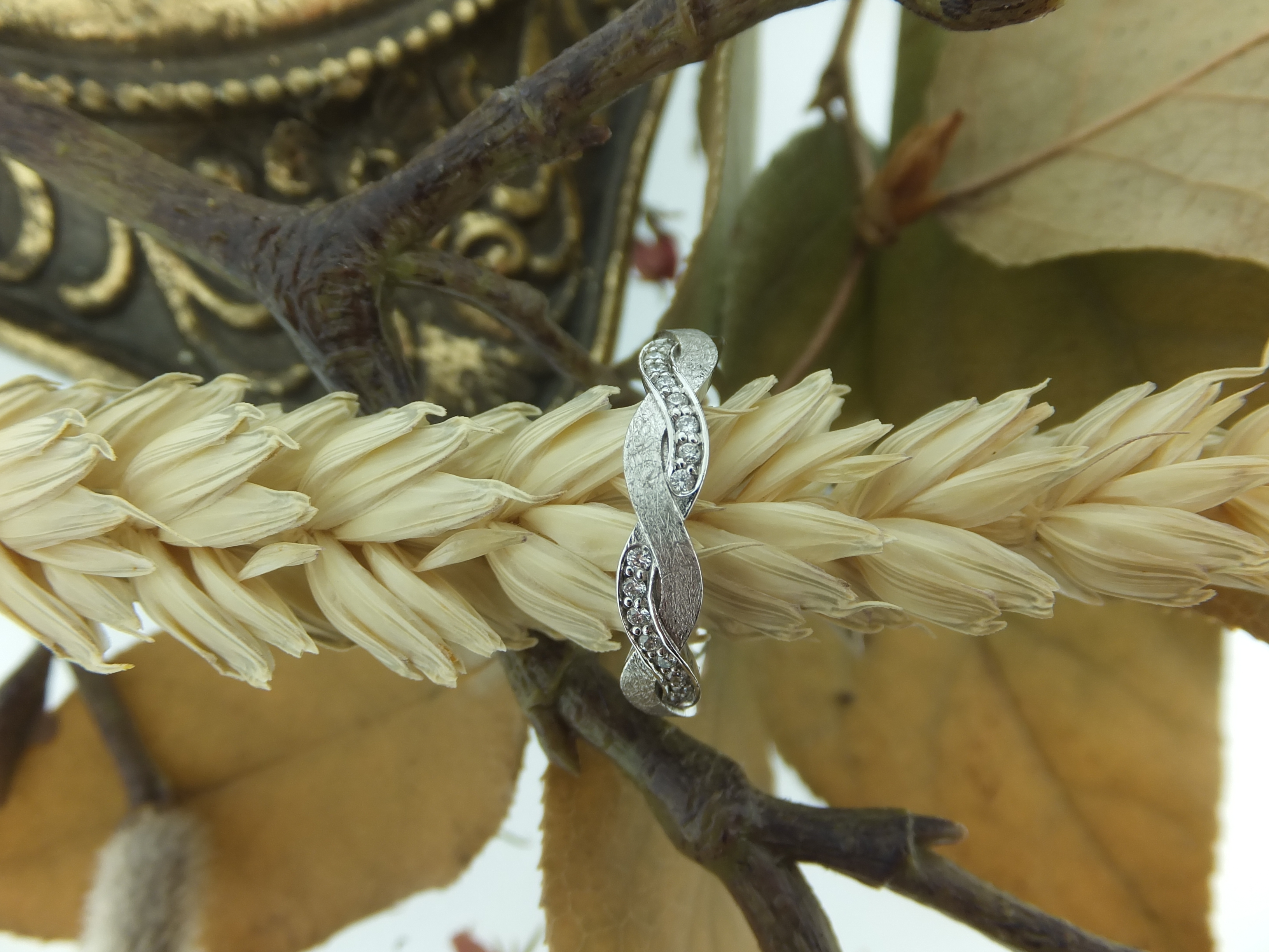 An 18ct white gold twist band set with diamonds